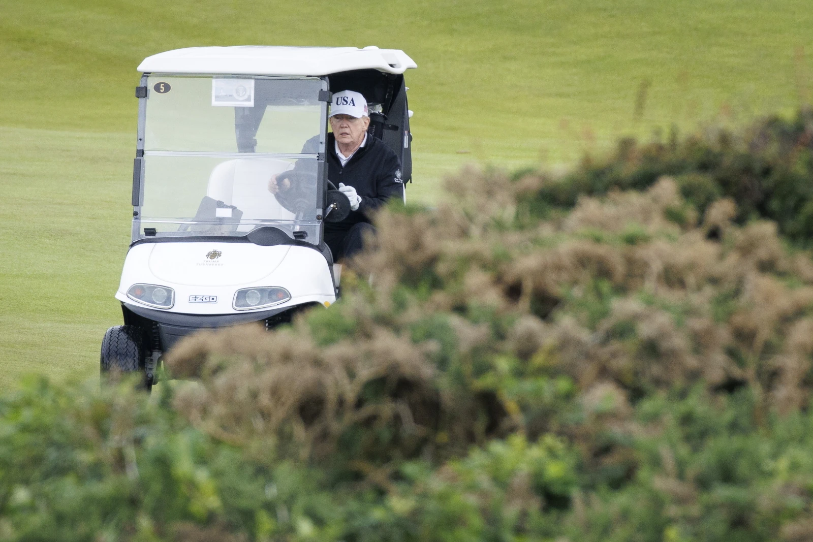 Golf Force One. Niecodzienny pojazd miał chronić Trumpa?